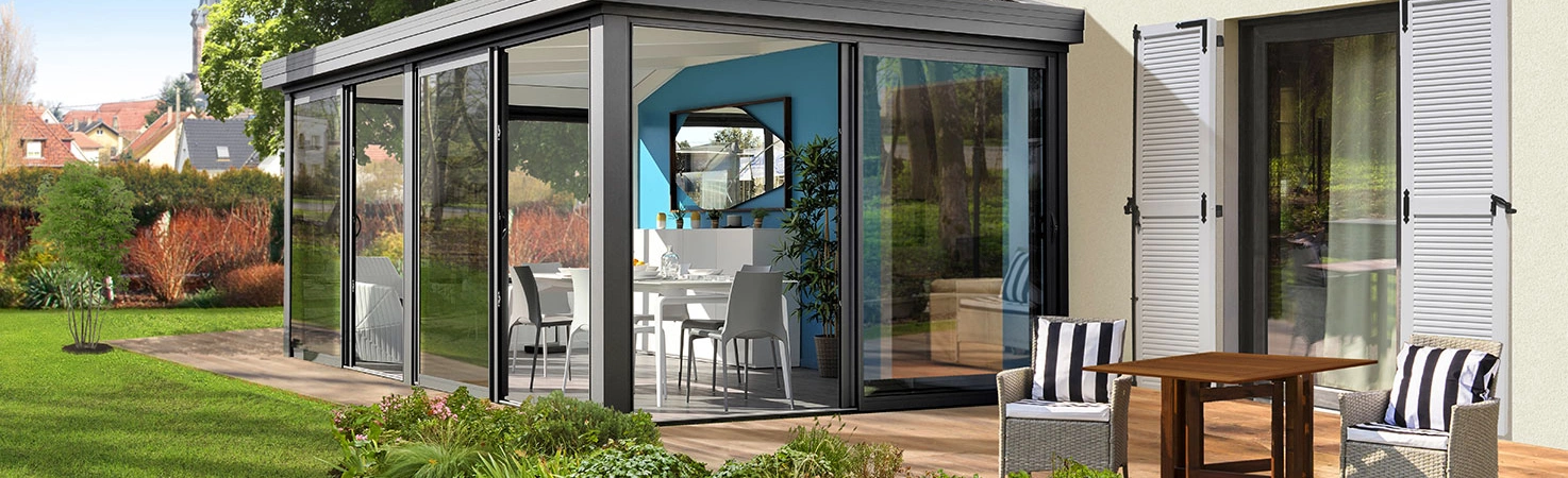 Réalisation d'une belle véranda en bois et aluminium bi-matières Noa ...